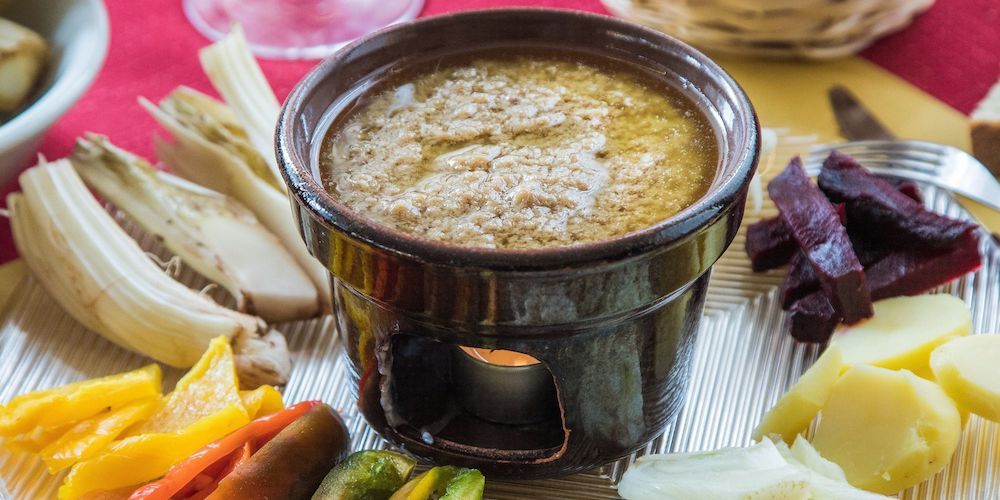 Discover history and secrets about how to cook Bagna Cauda | Visititaly.eu