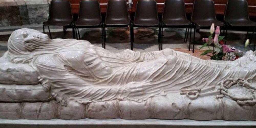 Veiled Christ: discovering the most visited marble statue in Naples ...